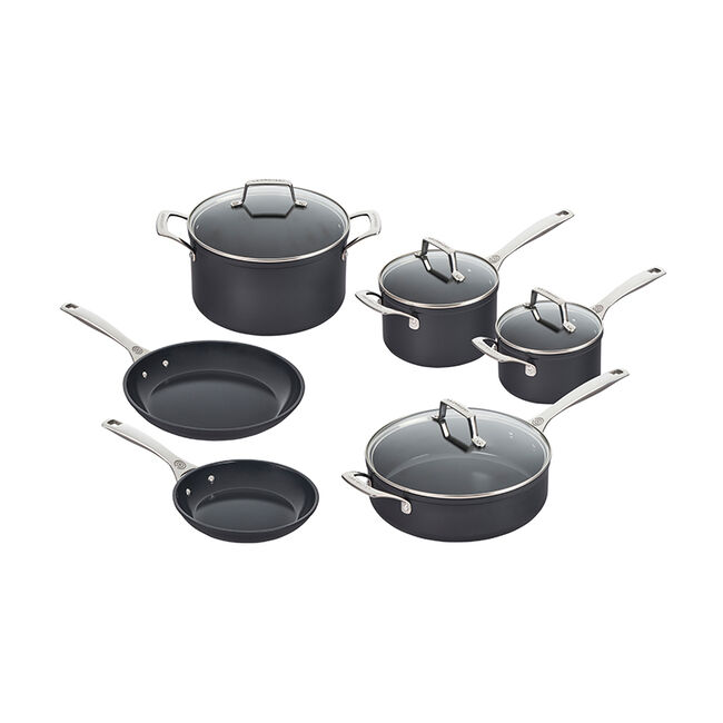 Essential Non-stick Ceramic 10-Piece Cookware Set | Le Creuset®