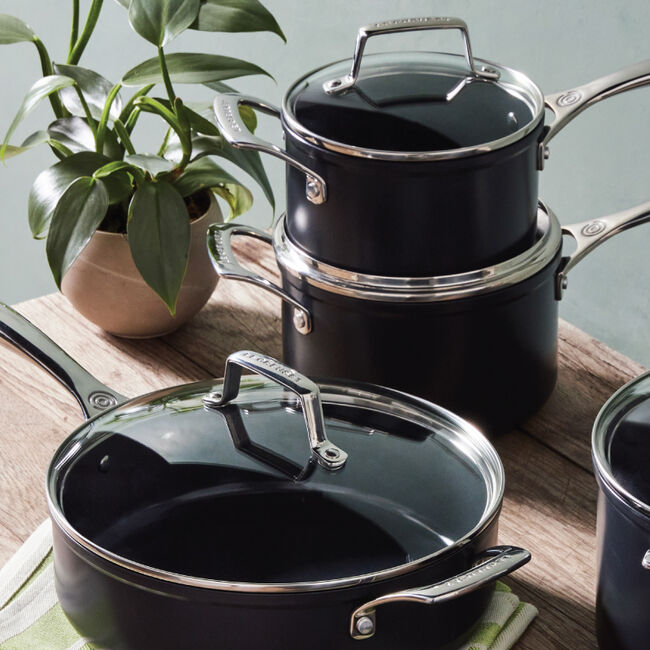 Essential Non-stick Ceramic 10-Piece Cookware Set | Le Creuset®