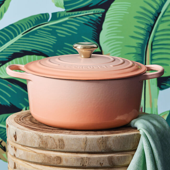 Signature Round Dutch Oven | Le Creuset®